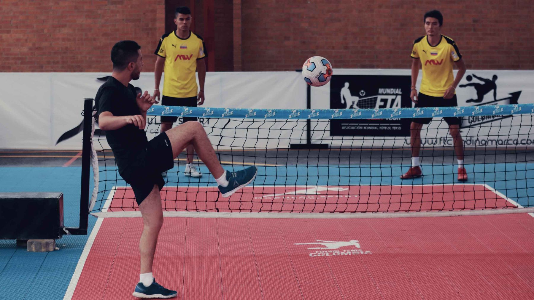 Soccer tennis: what is it, basic rules and how to play it - Padeye