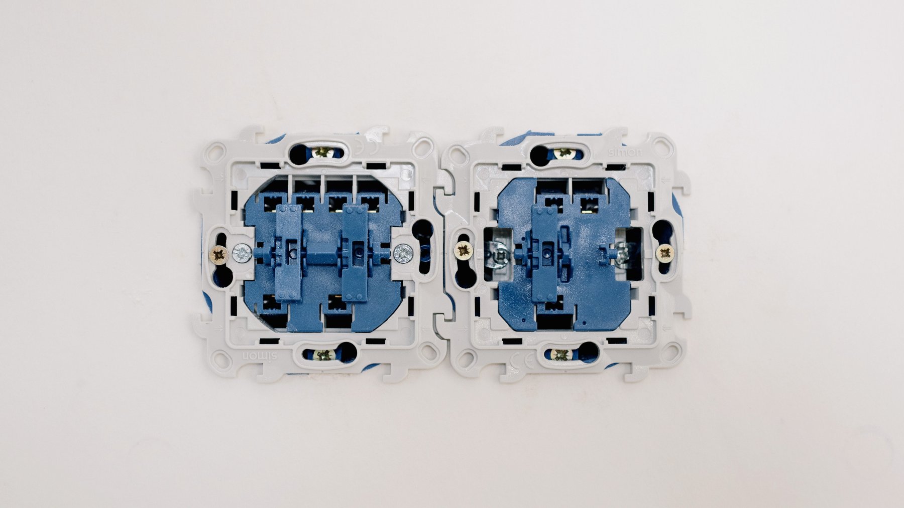 The parts and components of a switch - Padeye