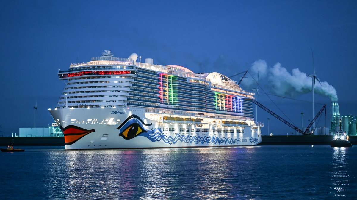 New cruise ship “Aidacosma” reaches the open sea - Padeye