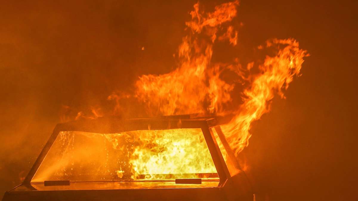 Cars with combustion engines catch fire more often than electric cars ...