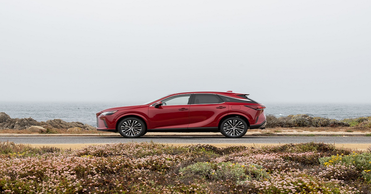 This is the fifth generation of the Lexus RX - Padeye