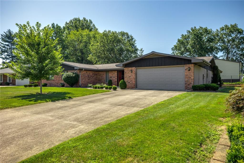 705 Park Hills Drive Effingham IL 62401 MLS #6254292 – Carol and Company