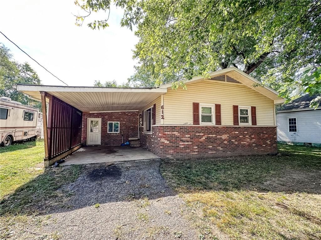 521 Vance Street Paris IL 61944 MLS #6255987 – Carol and Company